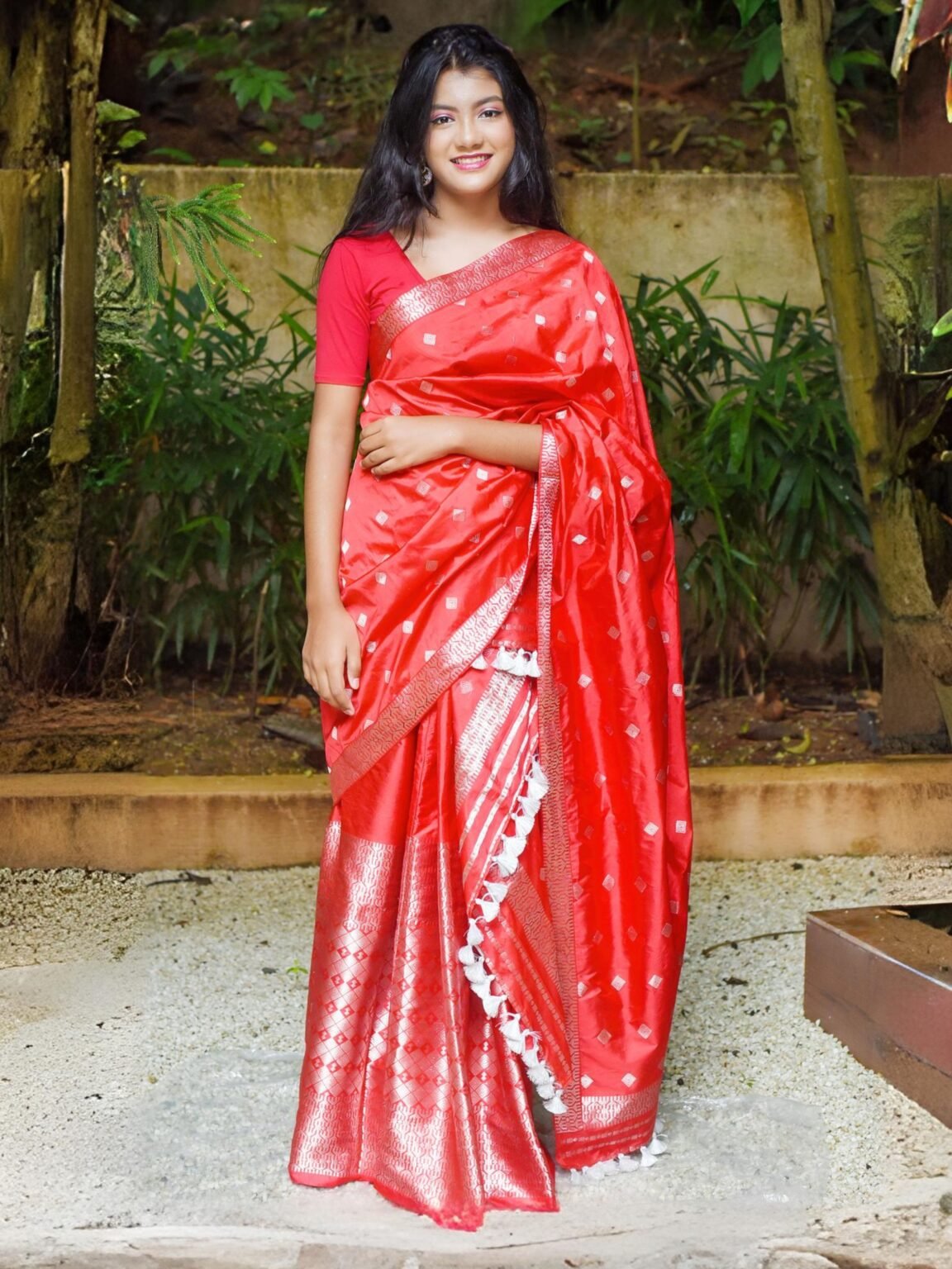 Vivid Vermilion – Mmrikanda