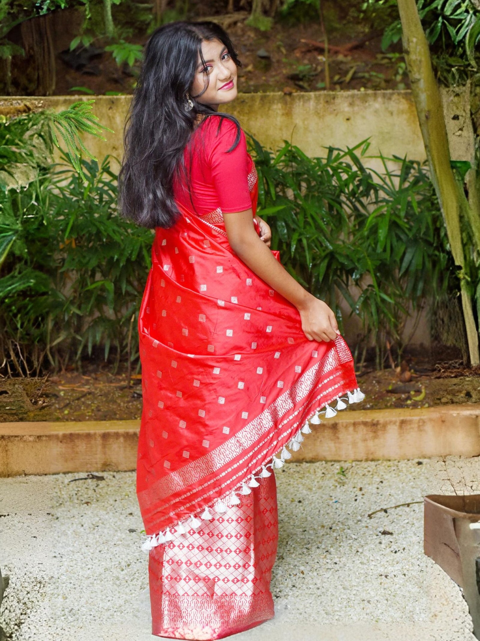 Vivid Vermilion – Mmrikanda